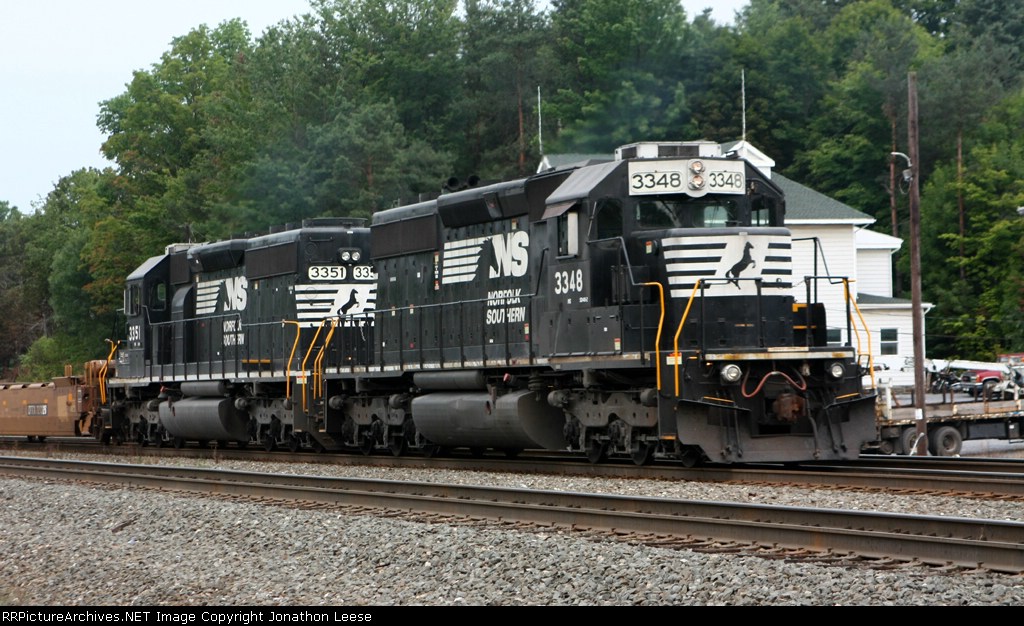 SD40-2's shoving hard